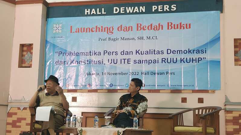 Bagir Manan Luncurkan Buku Problematika Pers dan Kualitas Demokrasi ...